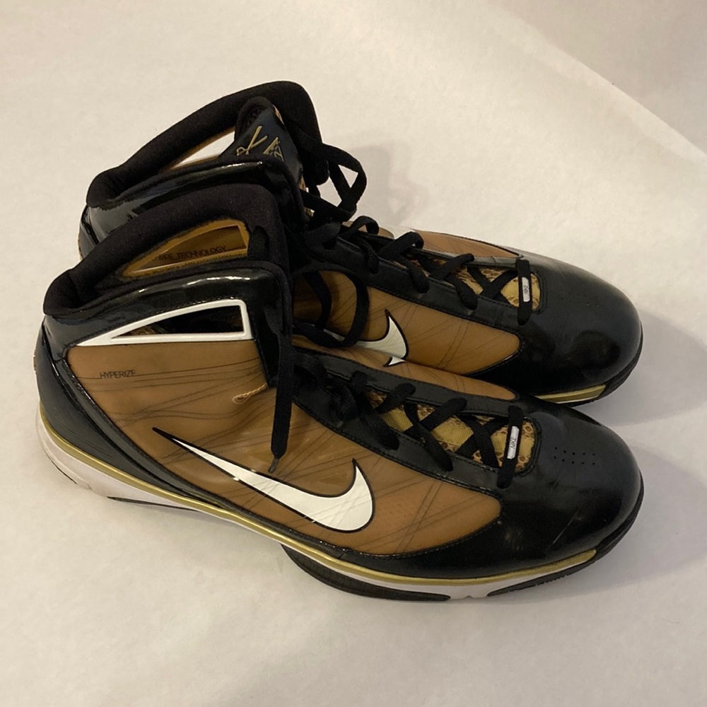 Nike Flywire Hyperize Black And Gold Shoes - Gem